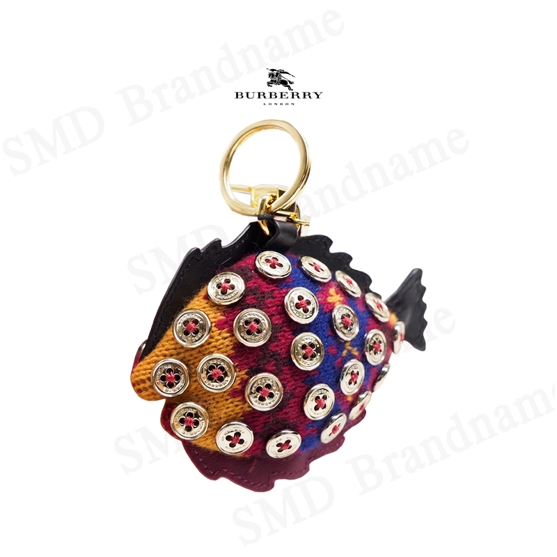 Burberry พวงกุญแจปลา Key chain รุ่น Nigel Sole Fish Studded Key Charm ...